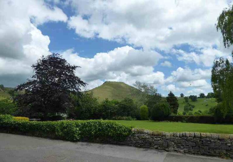 Thorpe and Dovedale Walk | Dovedale Stepping Stones | Bunster